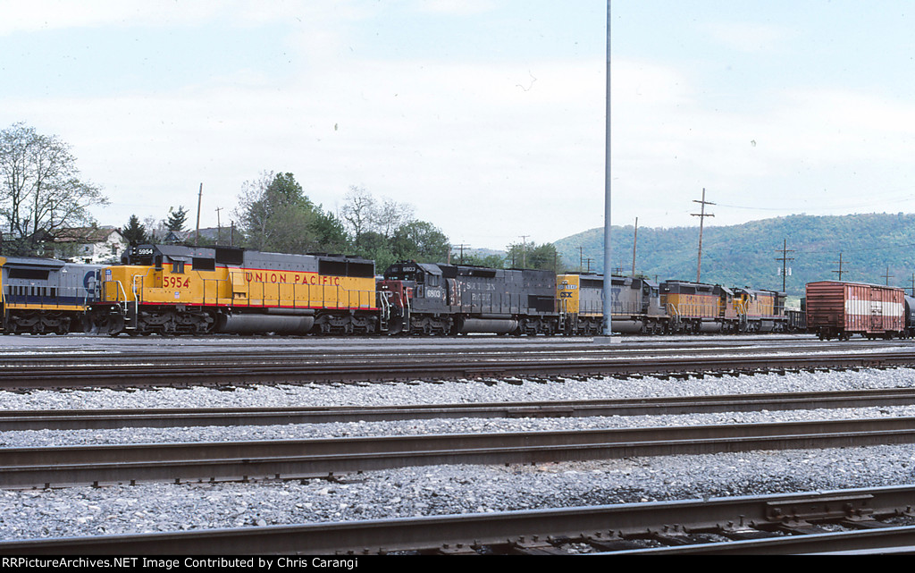UP 5954 on CSX Q375